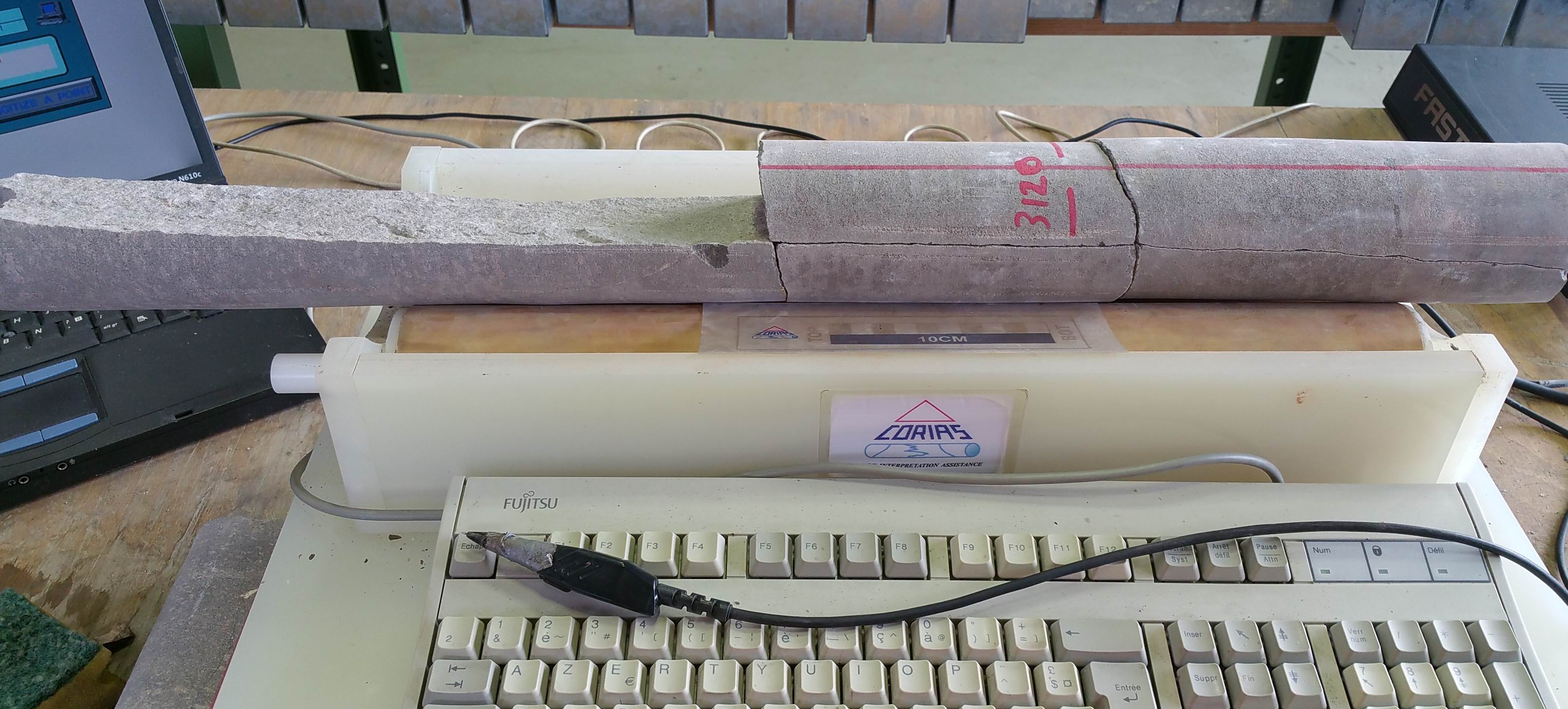 Corias: Induced fractures core photos